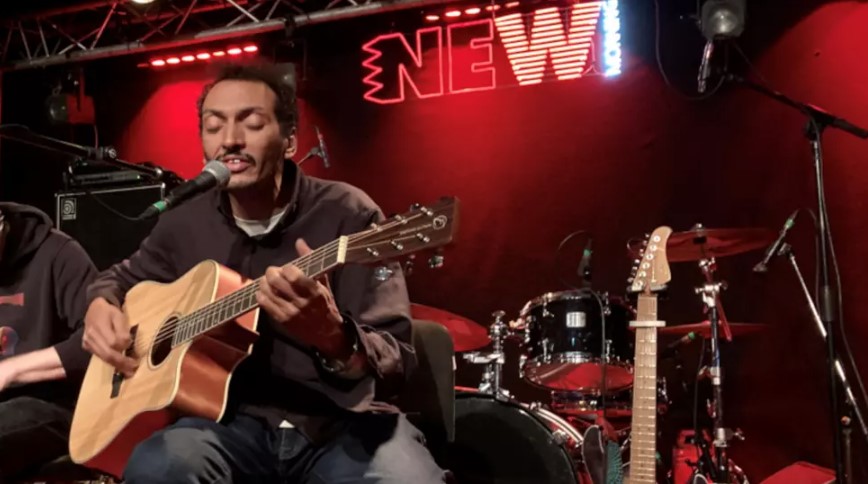 Le Nigérien Goumar Almoctar dit « Bombino » électrise les scènes ...